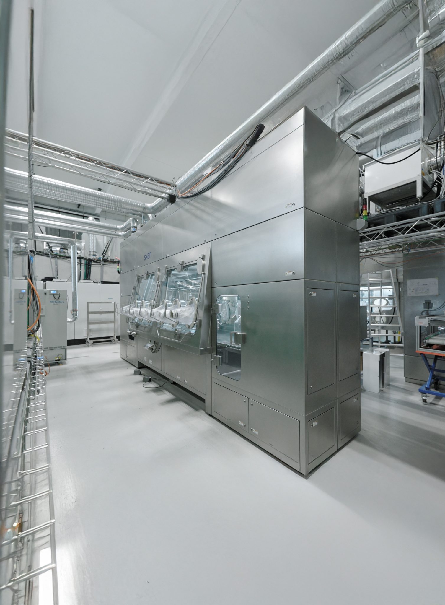 Isolator Technology for Pharmaceutical Formulation - SKAN